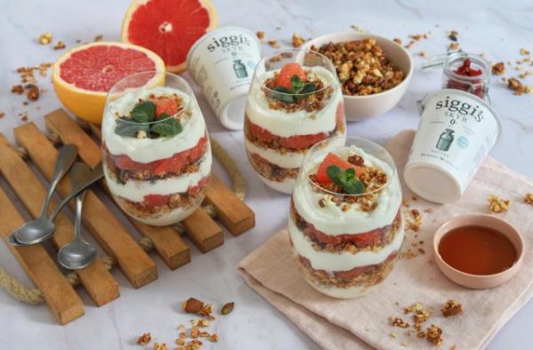 Parfait au skyr, granola maison et pomelo - La Cantine de Mumbly